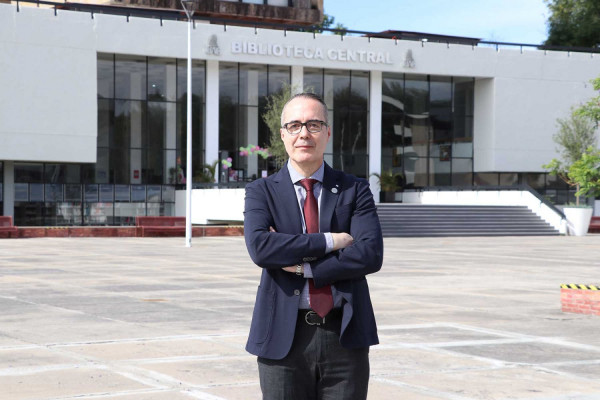 Dr. René Malé, egresado UAG y reconocido en la gastroenterología | UAG ...