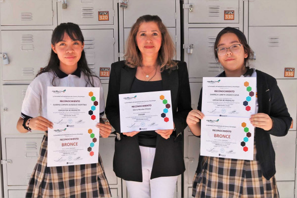 Alumnos de la Escuela Antonio Caso Zapopan consiguen medallas en INFOMATRIX | UAG Media Hub