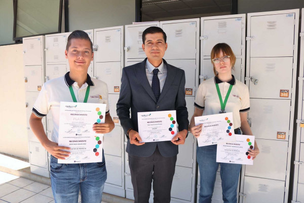 Alumnos de la Escuela Antonio Caso Zapopan consiguen medallas en INFOMATRIX | UAG Media Hub