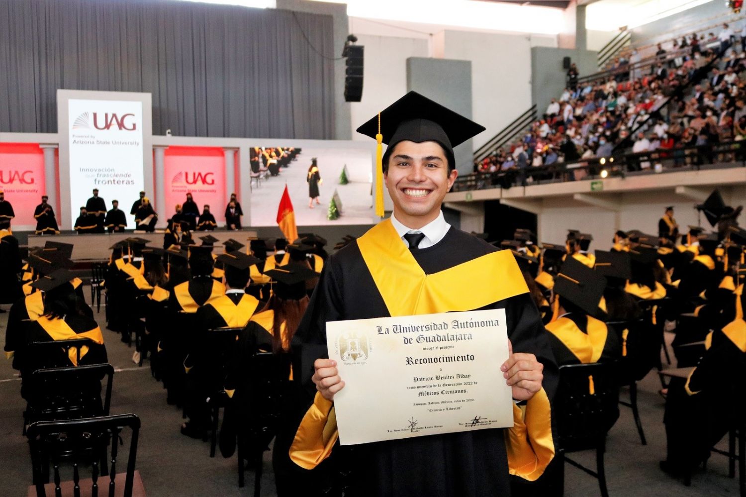 Gradúa la UAG a cientos de jóvenes como médicos | UAG Media Hub