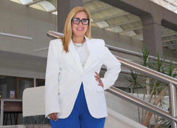 Dra. María Valentín, Egresada UAG y una impulsora de la enseñanza ...