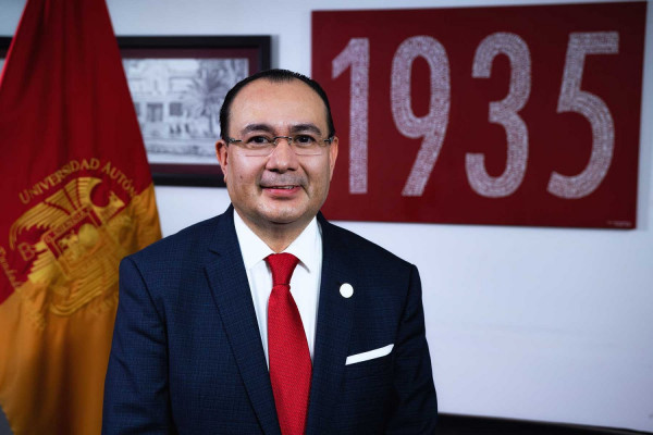 UAG reconoce a 12 egresados por su destacada trayectoria | UAG Media Hub