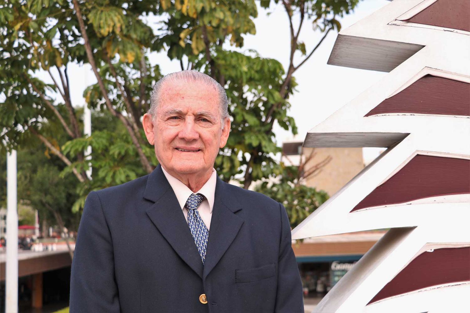 Dr. Ángel Malavé cumple 50 años de ser médico y egresado UAG | UAG ...