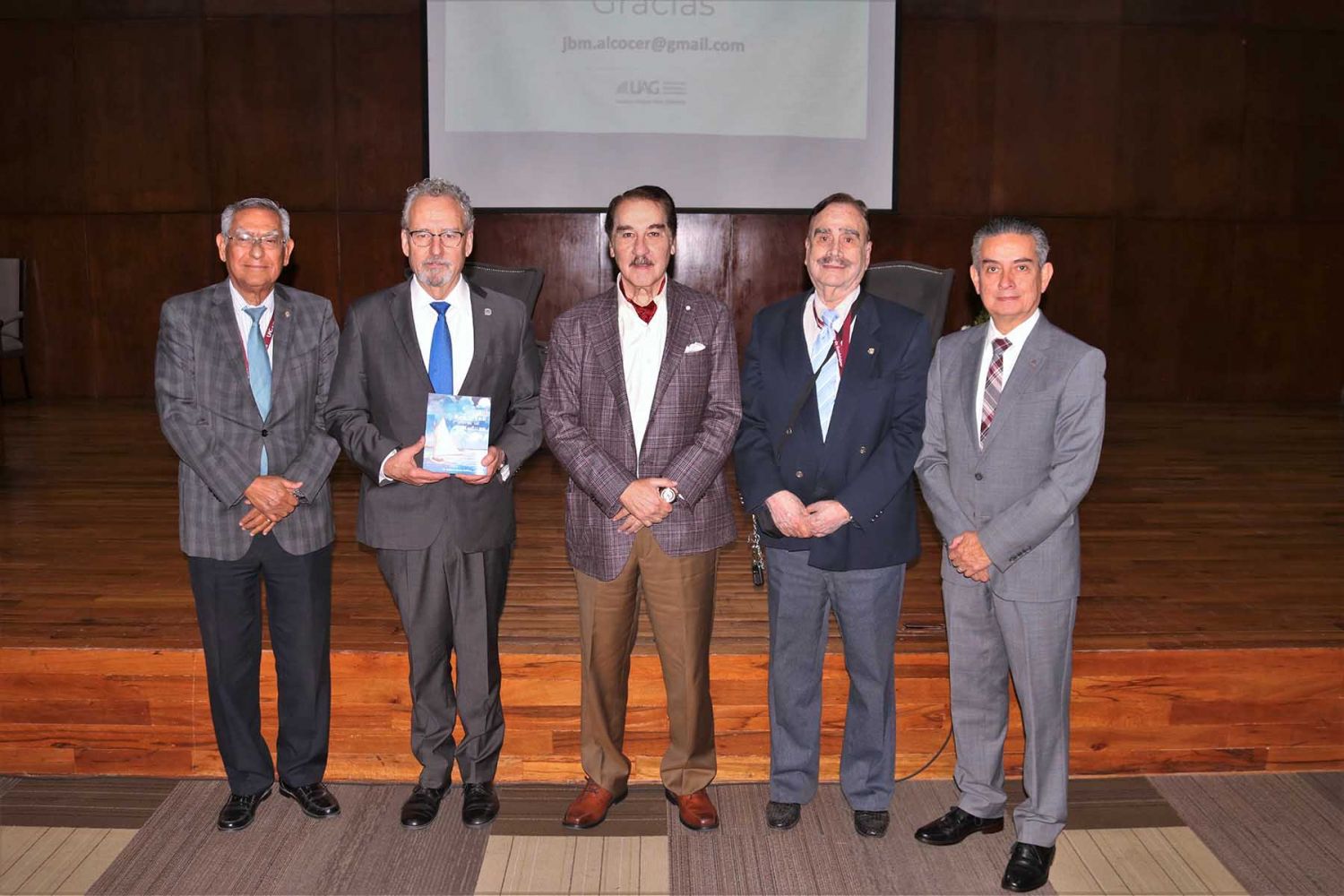 Dr. Alcocer Ruthling presenta su libro “Memorias de la Medusa” | UAG ...