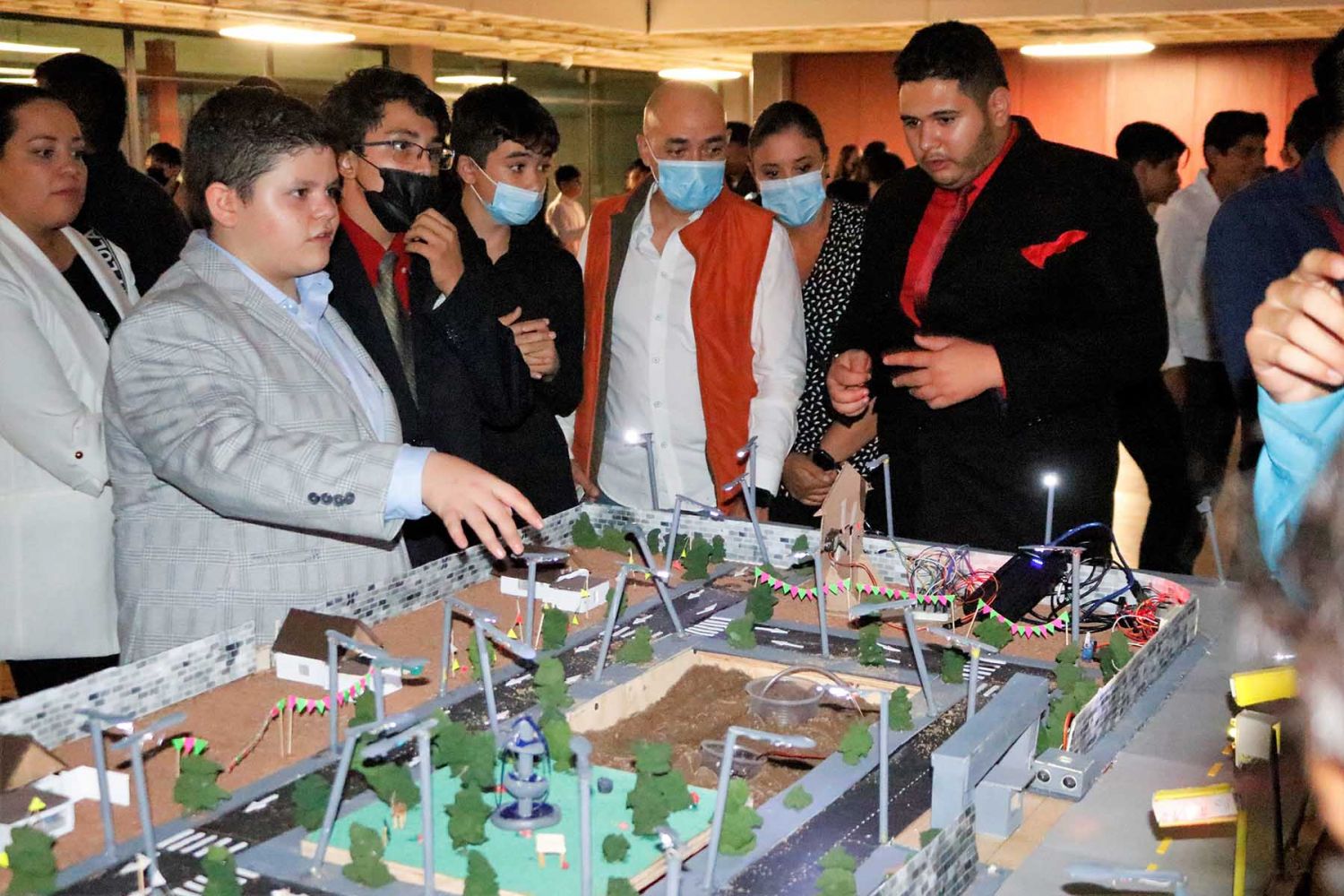 Estudiantes muestran proyectos científicos en “Expo STEAM Project 2022 ...